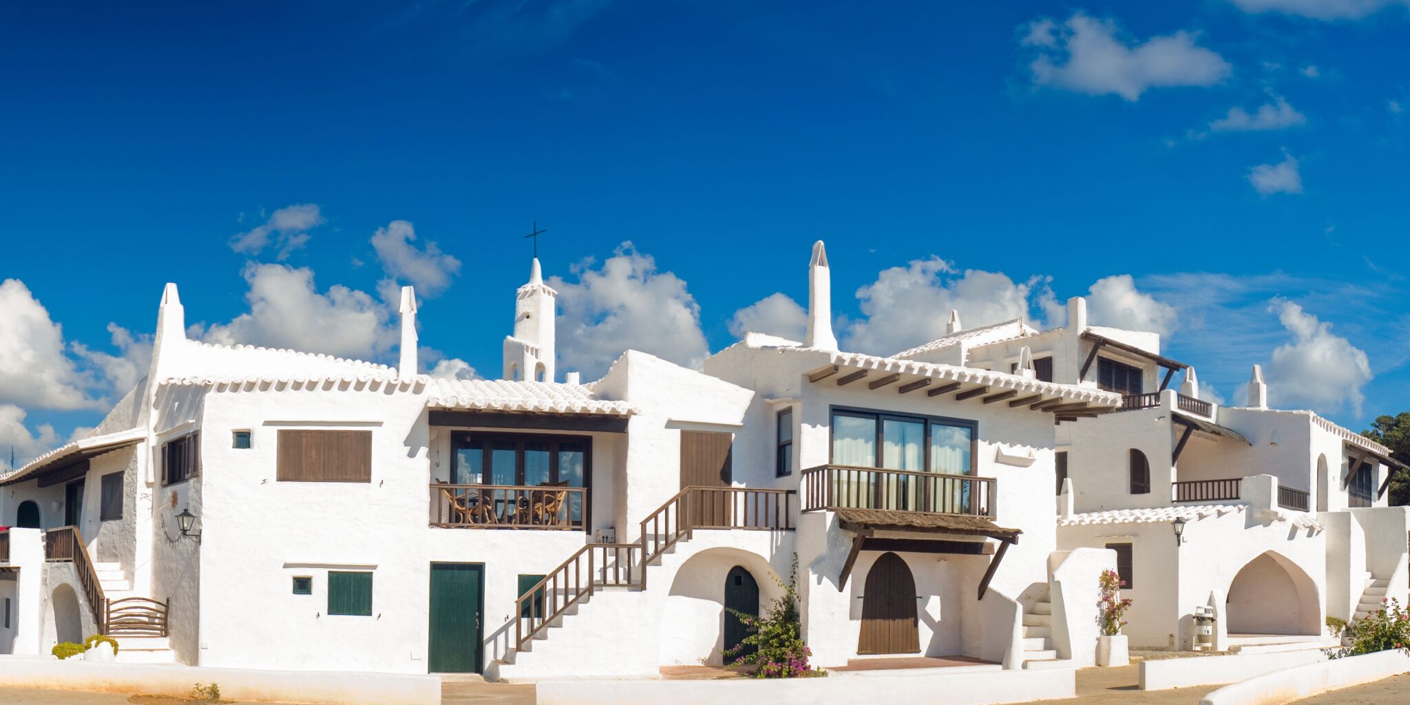 Dine & Dazzle: 8 Hotel Roomscapes That Wow Guests